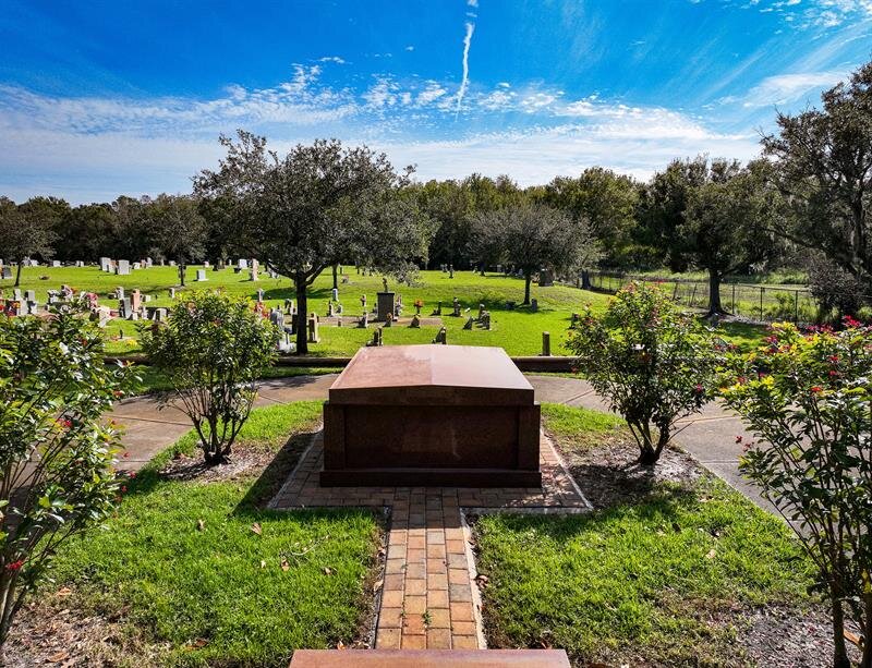 Trinity Memorial Gardens: Tampa Funeral Home & Cemetery